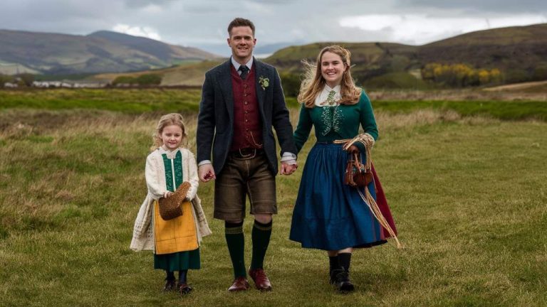 How to Style Traditional Irish Outfits – Kate Spade Star